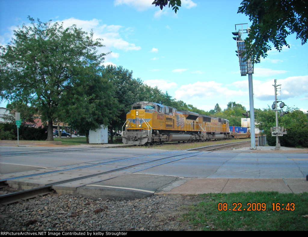 UP SD70ACe leads the KMNOA